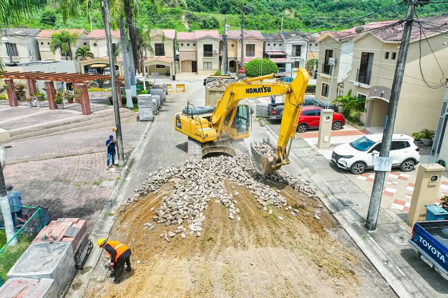 La Alcaldía de Daule realiza el cambio de adoquines en la urbanización ...