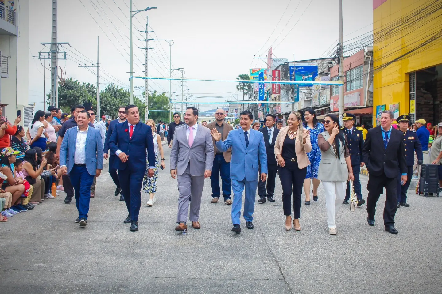 Mediante un desfile institucional celebramos un año más de vida ...